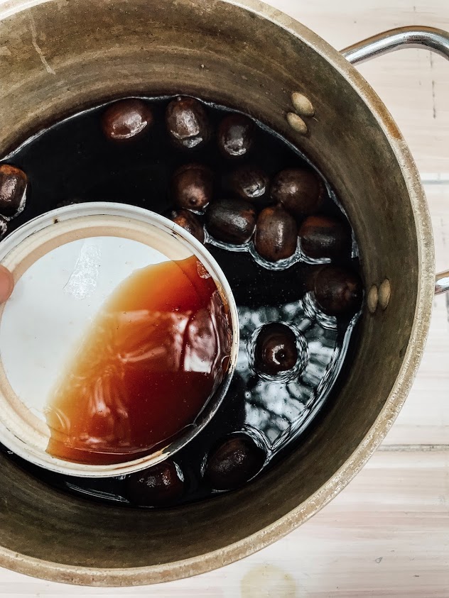 How to Dye with Acorns - The Barefoot Dyer